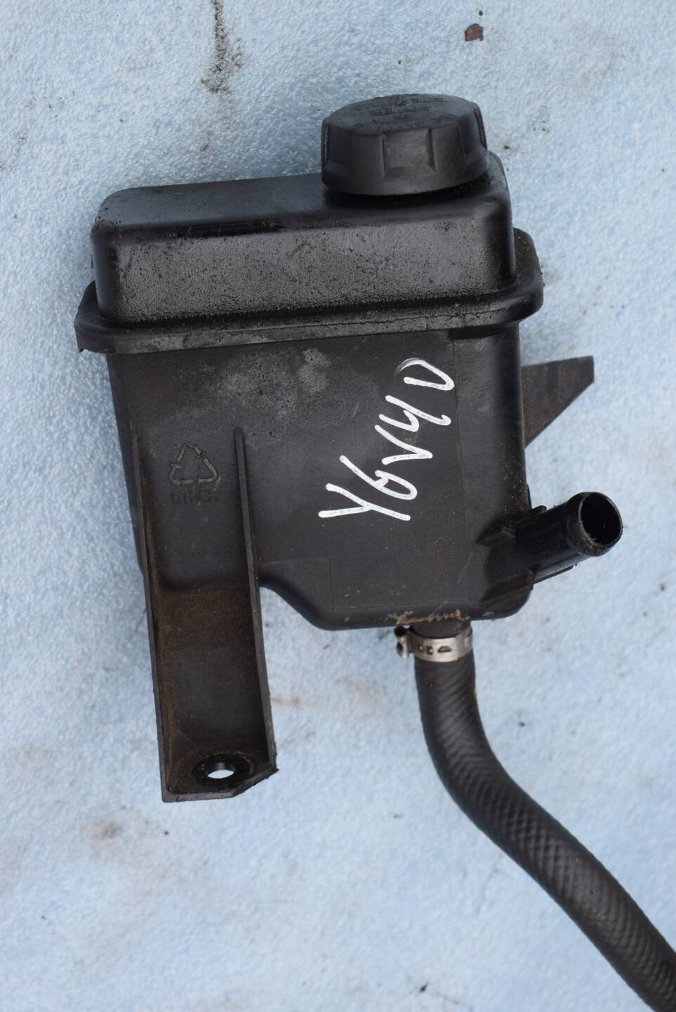 Бачок гидроусилителя Volvo V40 2003 купить бу по цене 700 руб ...