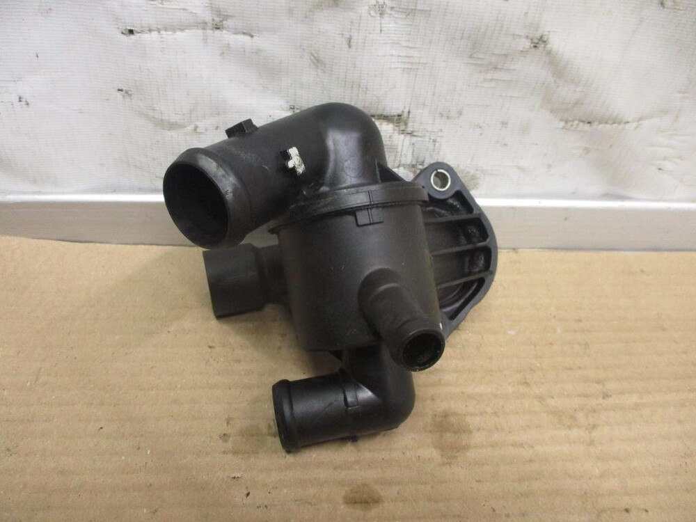 03L121111AC Корпус термостата Volkswagen Passat B6 2009 купить бу по ...